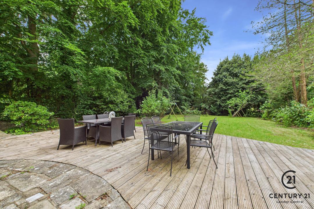 Home zum Verkauf in 90, Winnington Road, London, Großbritannien ...