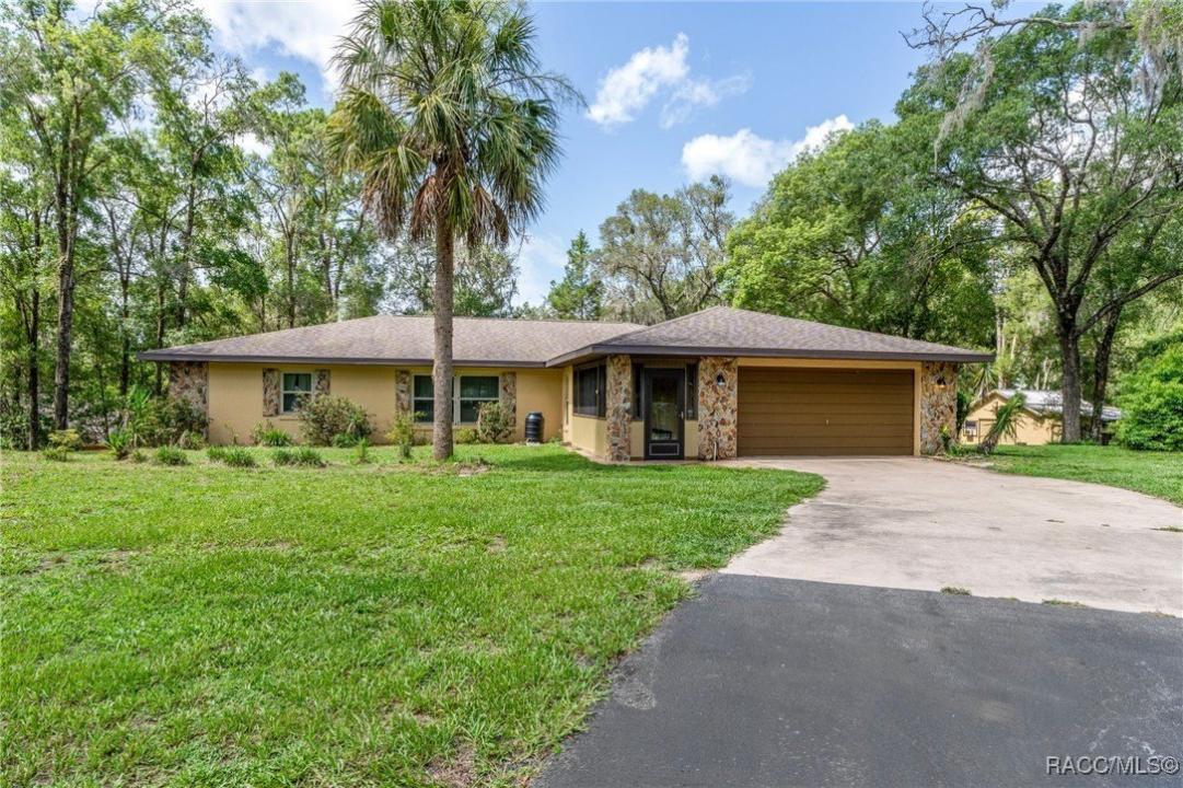 Single Family Home for Sale at 1879 Forest Drive, Inverness, Florida ...