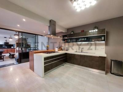 Casa Unifamiliar en Venta en Radial 26 entre 4to y 5to anillo Barrio 18 de Noviembre Calle Las ...