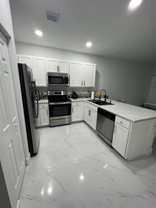Casa geminada à venda em 178 SE 33rd Ter, Homestead, Flórida 33033 ...