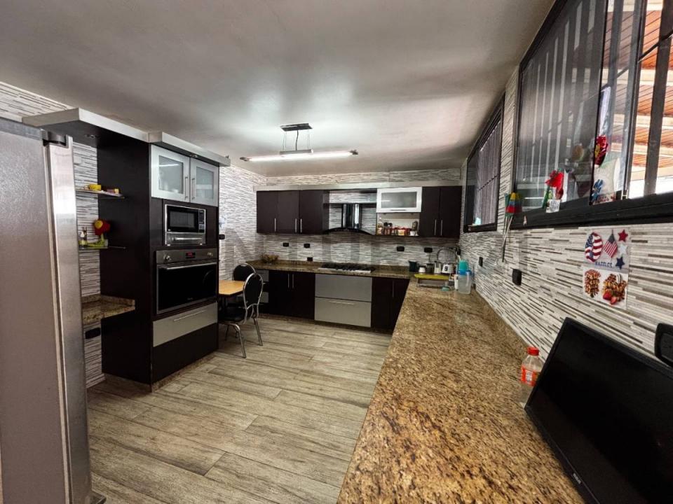 Casa Unifamiliar en Venta en Roble Meche, Caracas, Miranda 1080 ...