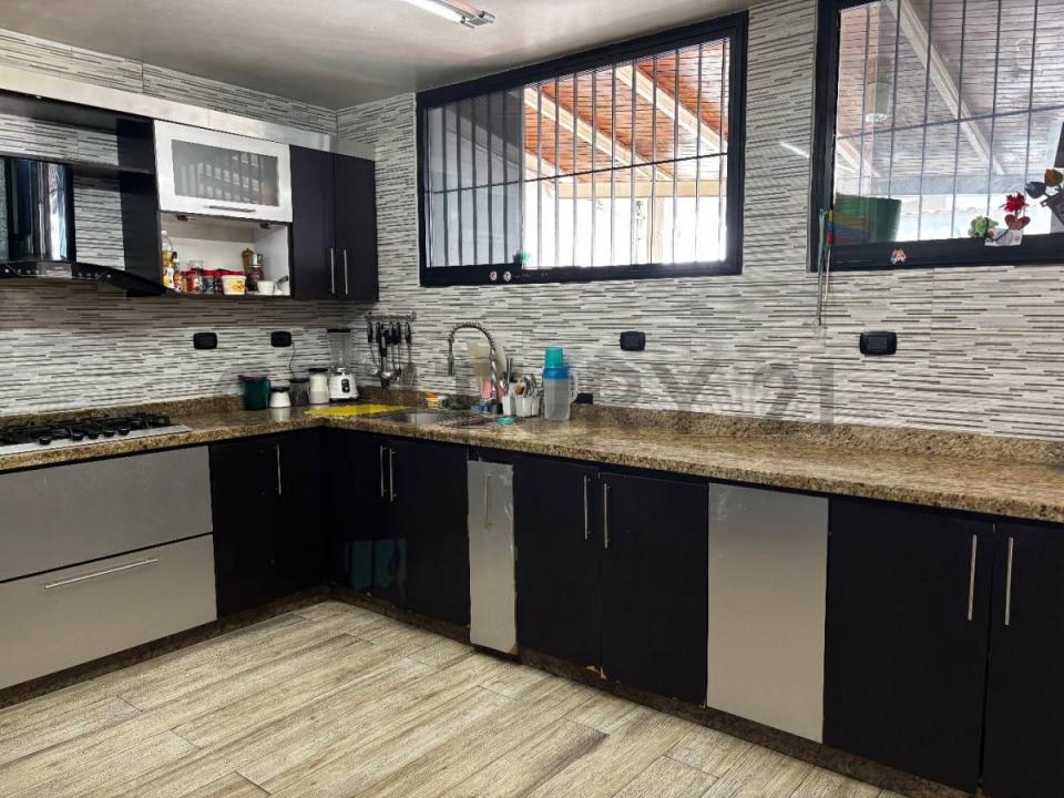 Casa Unifamiliar en Venta en Roble Meche, Caracas, Miranda 1080 ...