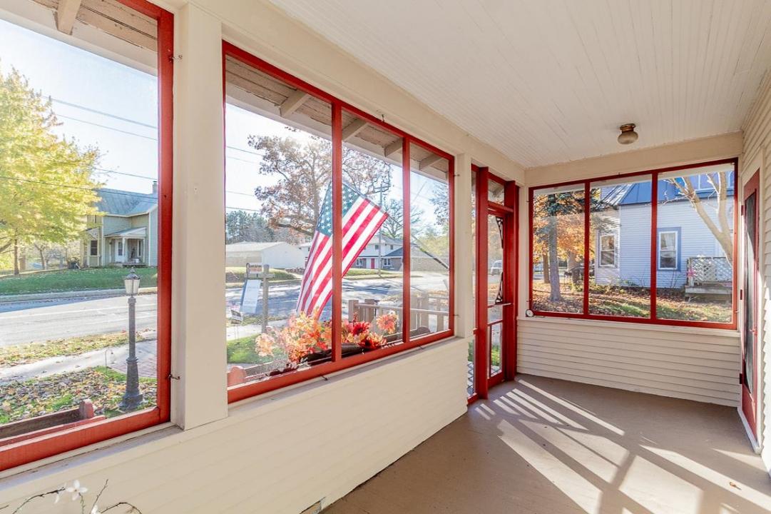 Strona główna na sprzedaż w 406 W Fulton Street, Waupaca, Wisconsin 54981-1424, USA | CENTURY 21®