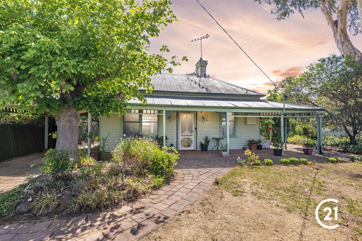 Single Family Home for Sale at 357 High Street, Echuca, VIC 3564 ...