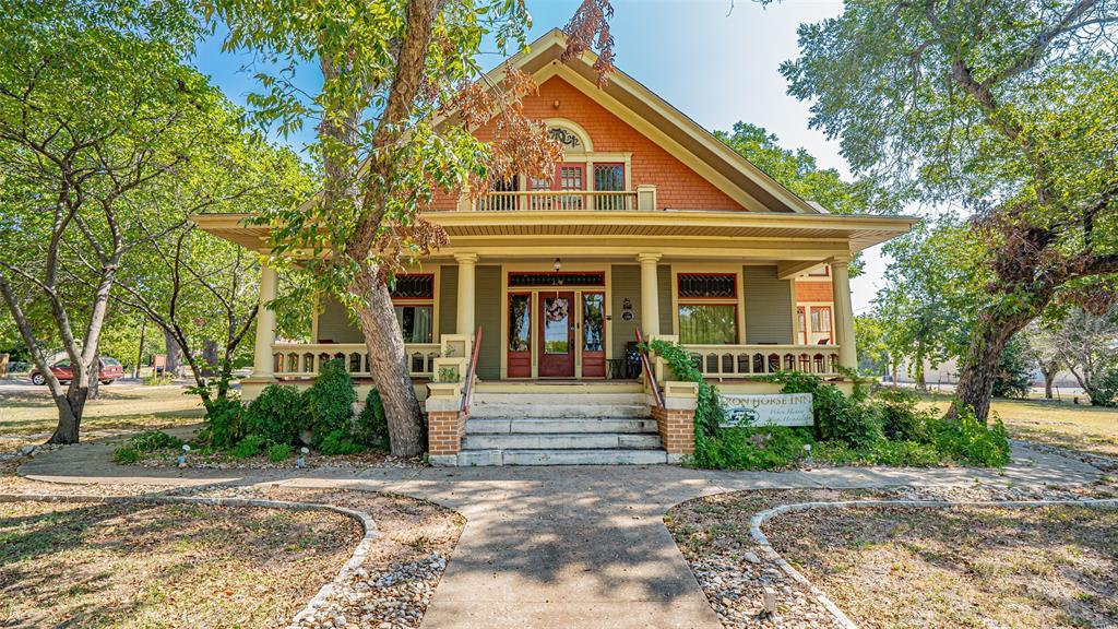 Single Family Home for Sale at 616 Thorp Spring Road, Granbury, Texas ...
