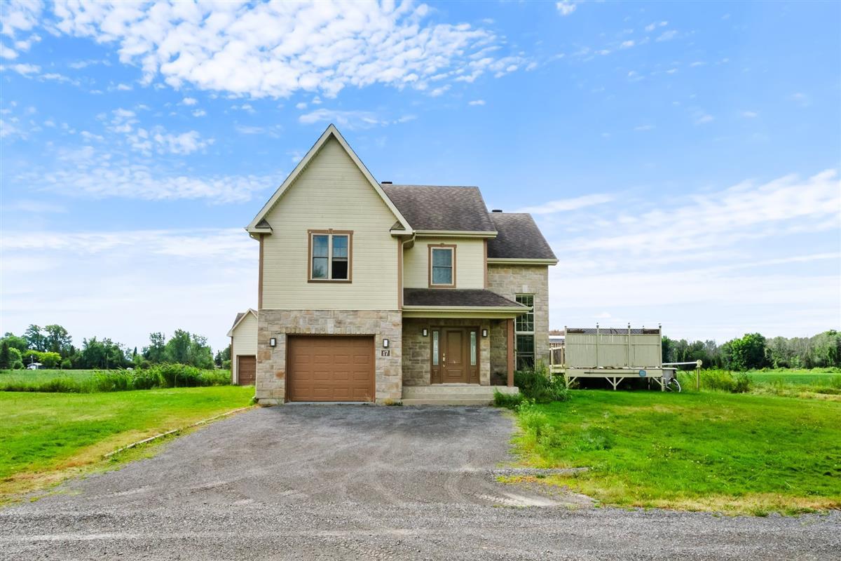 Single Family Home for Sale at 17 Rue Poirier, Quebec J0J 1G0, Canada ...