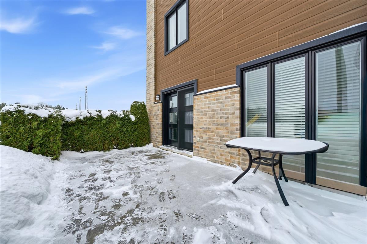 Apartment for Sale at 2 Av. Godefroy, Quebec G9H 0R8, Canada | CENTURY 21®